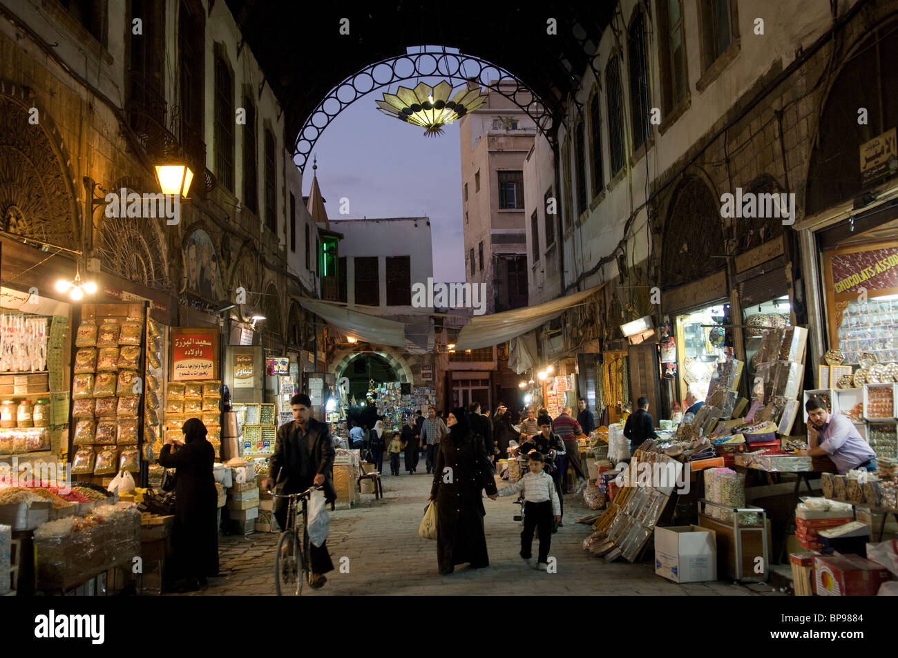 Shopping syrian hi-res stock photography and images - Alamy