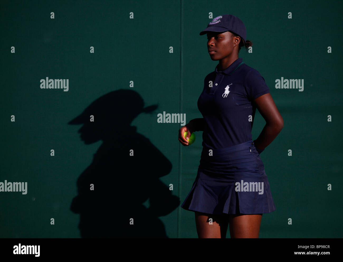 Ball girl wimbledon hi-res stock photography and images - Alamy