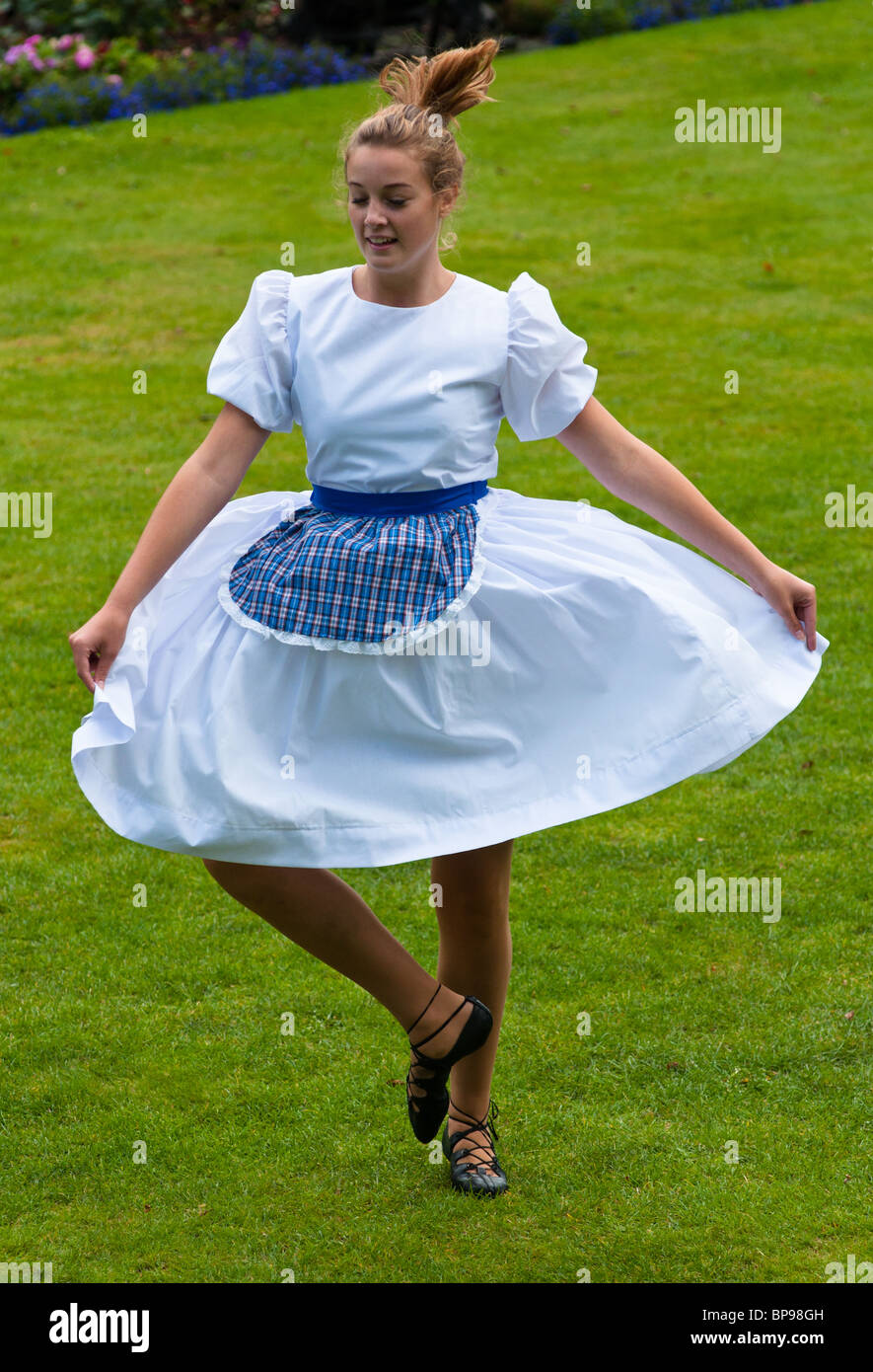 Scottish dancing hi-res stock photography and images - Alamy