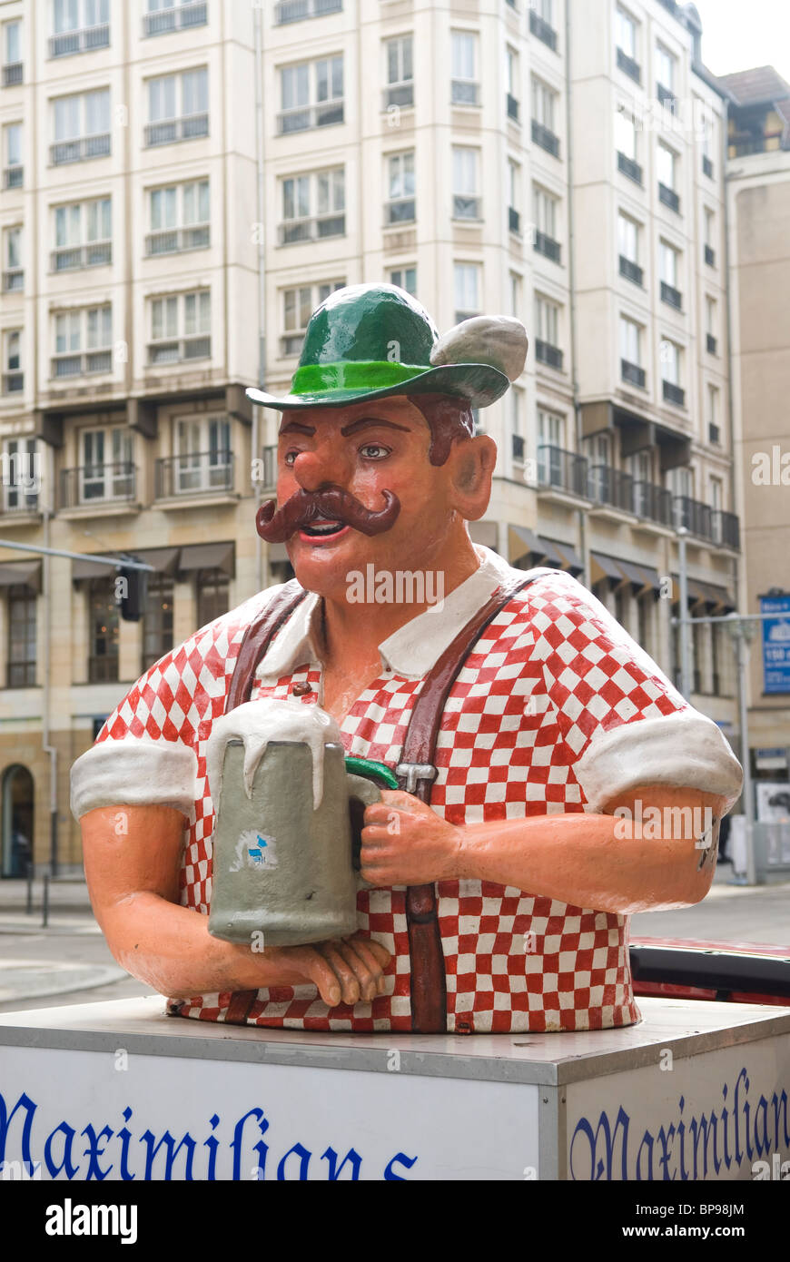 Statue figure hi-res stock photography and images - Alamy