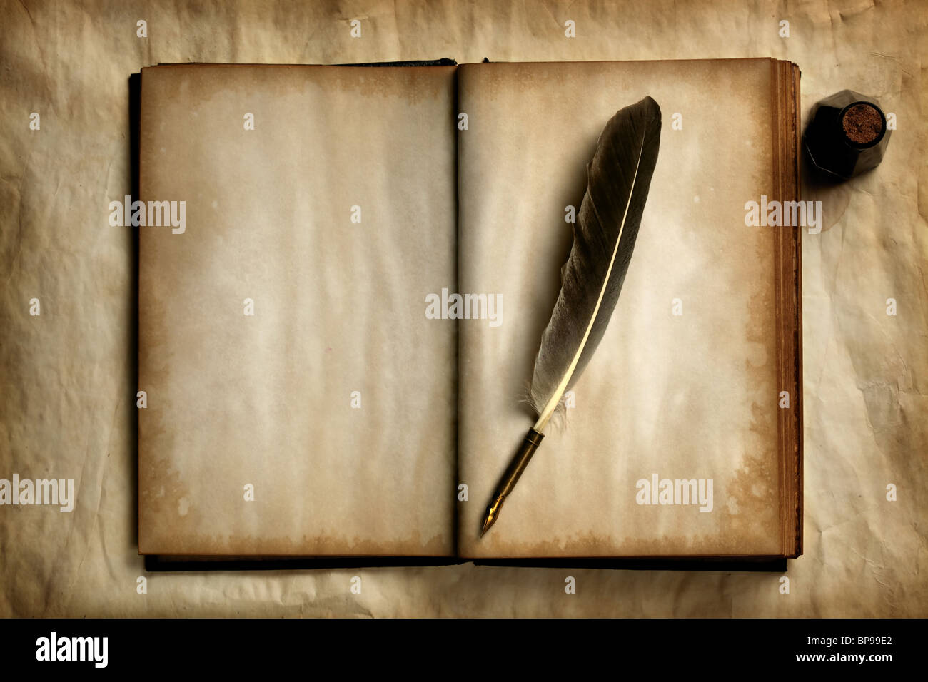 Vintage quill pen inkwell on hi-res stock photography and images - Alamy