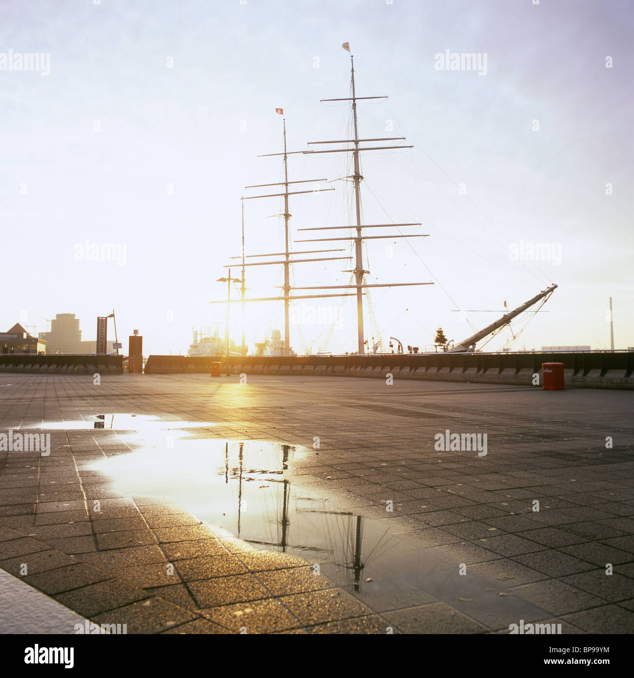 Masts of sailing ship rickmer rickmers hi-res stock photography and ...