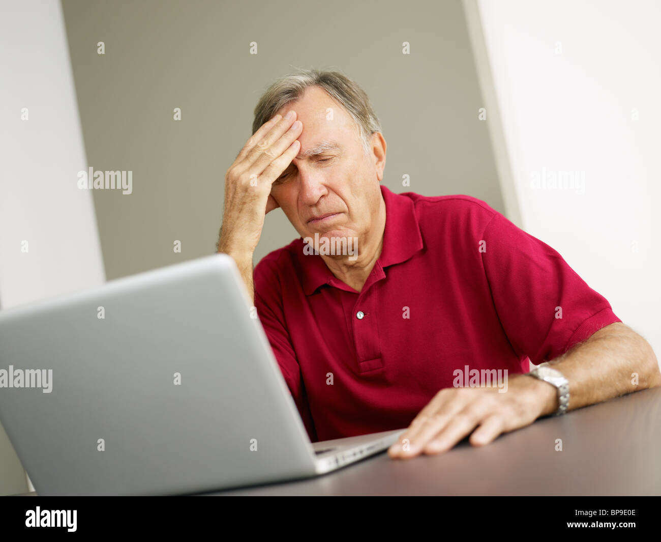 Computer men hi-res stock photography and images - Alamy