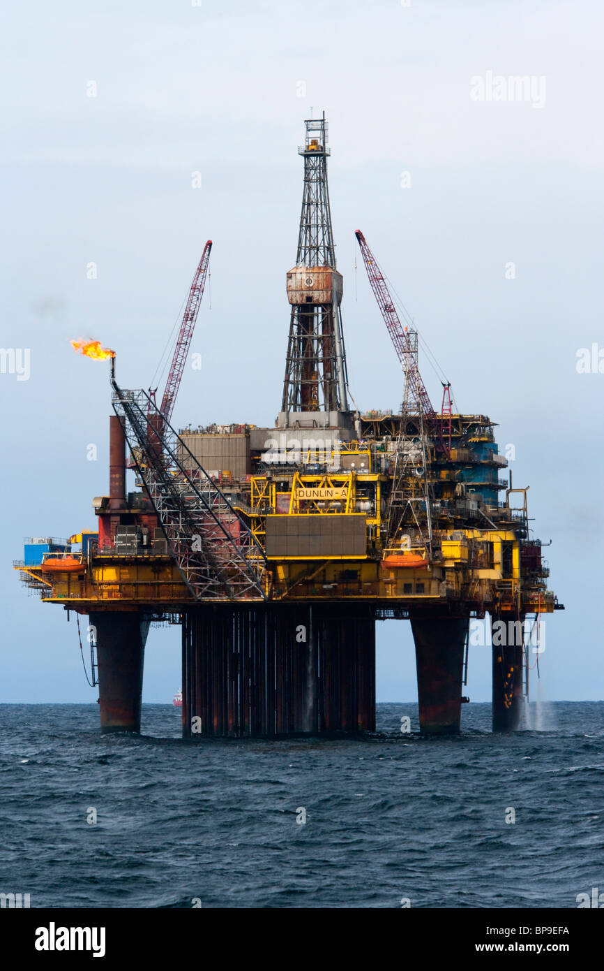 dunlin A oil rig Stock Photo - Alamy