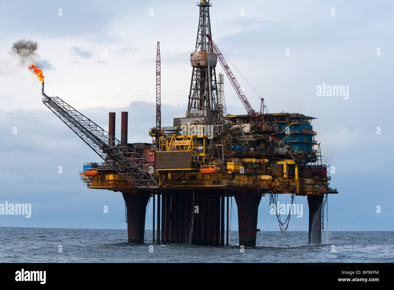 dunlin A oil rig Stock Photo - Alamy