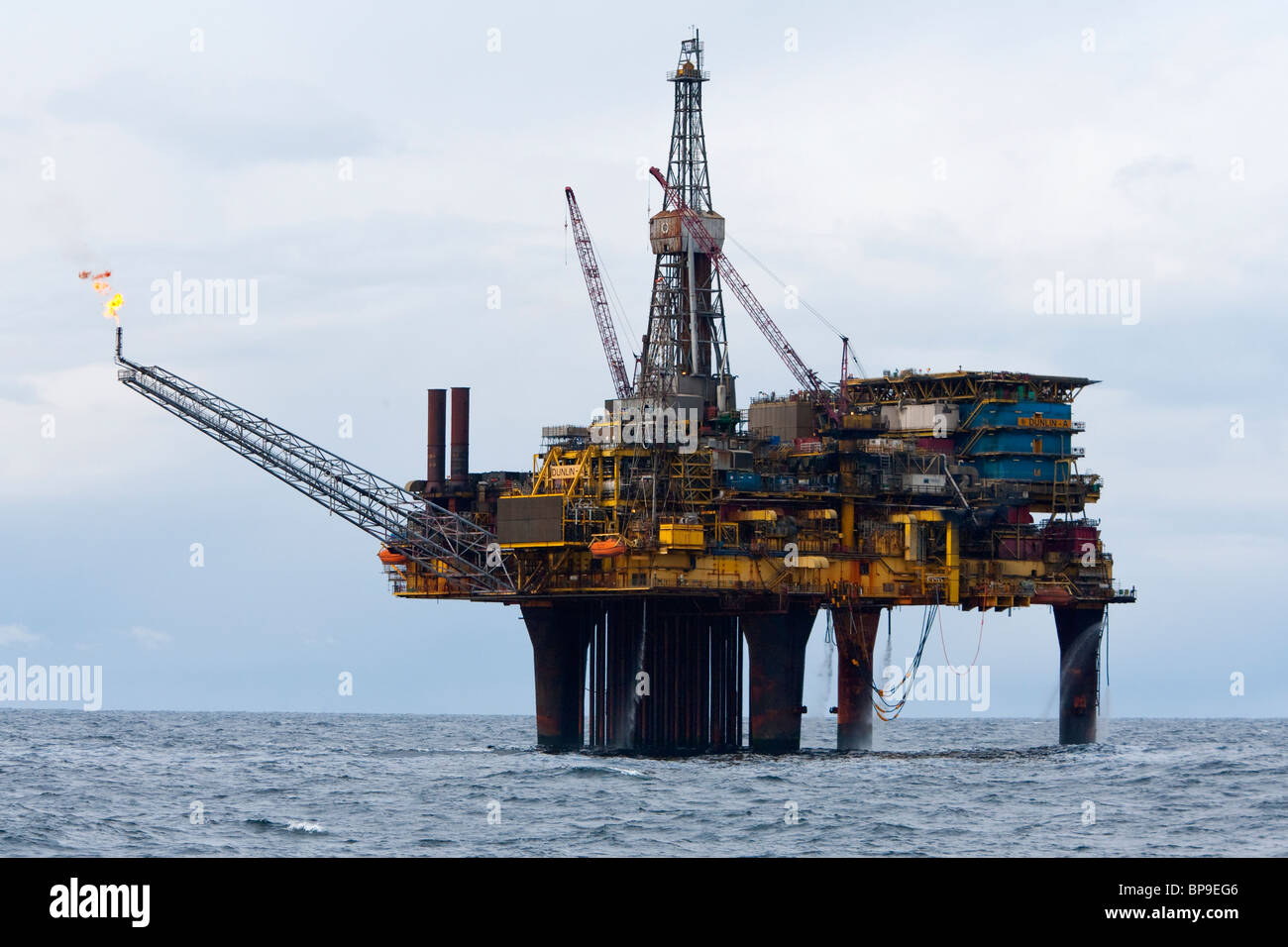 dunlin A oil rig Stock Photo - Alamy