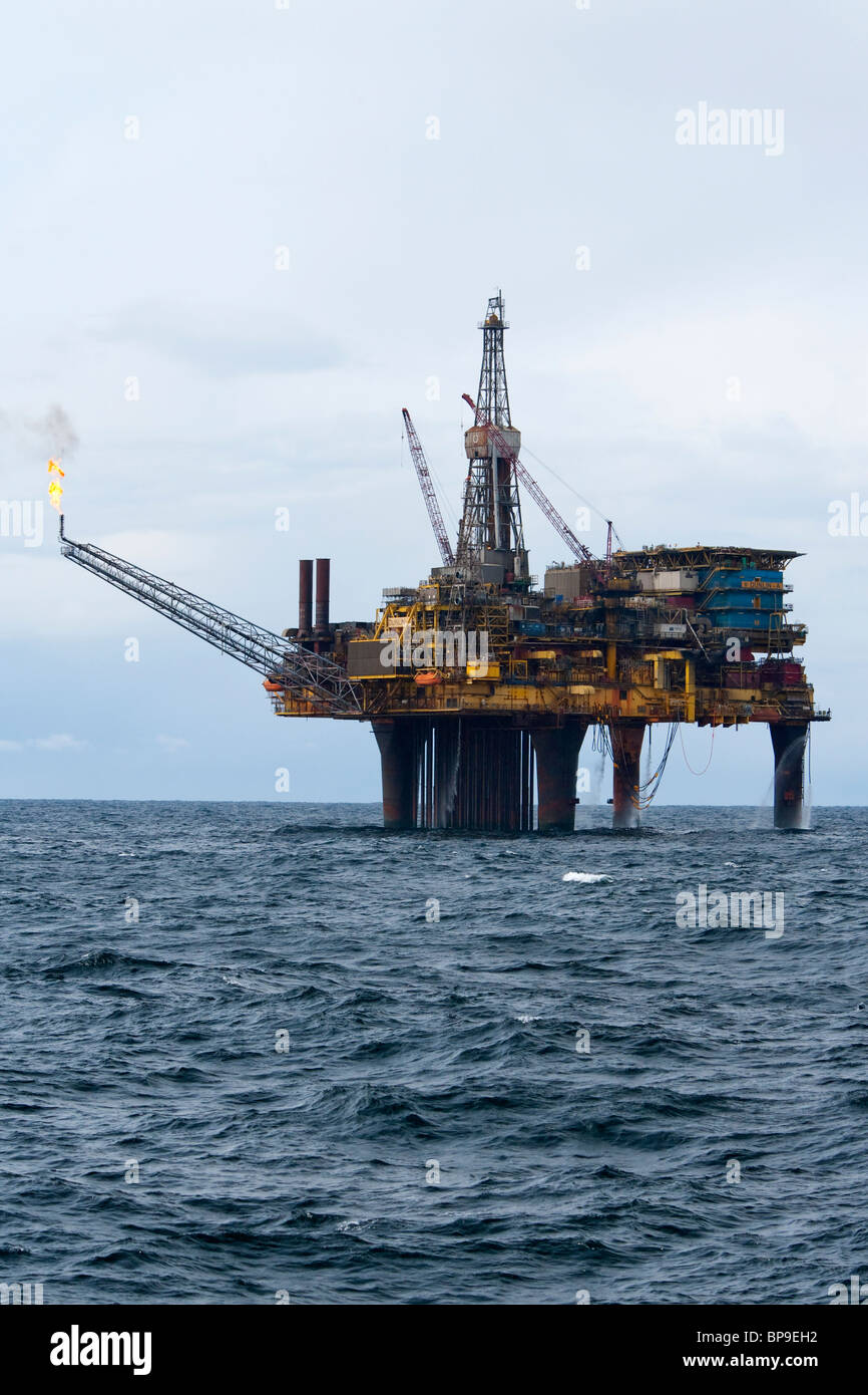 dunlin A oil rig Stock Photo - Alamy
