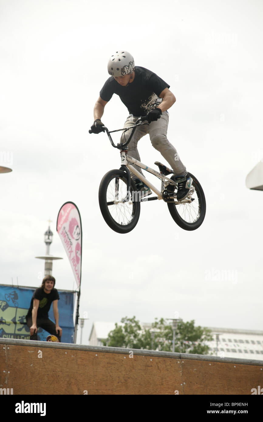 Halfpipe bmx hi-res stock photography and images - Alamy