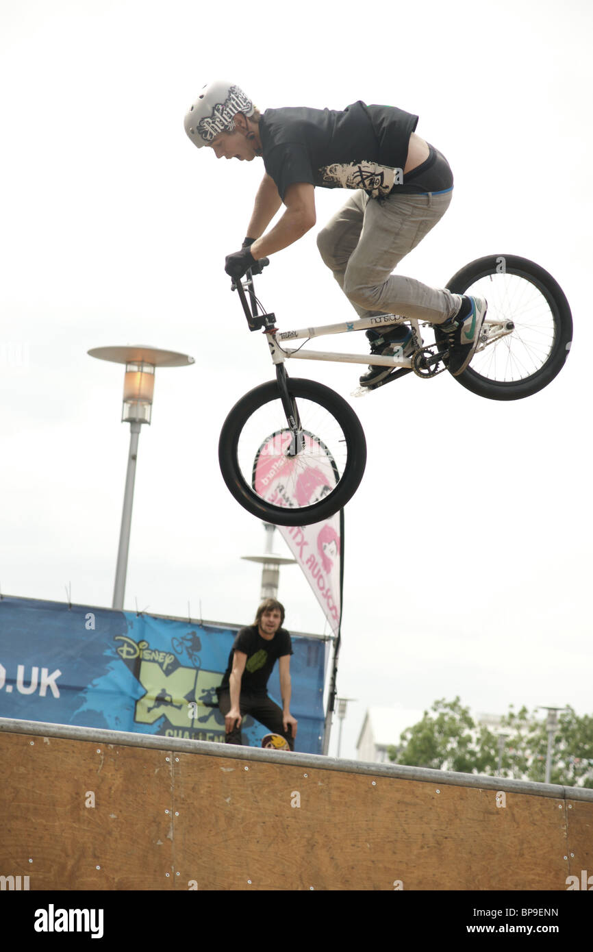 Halfpipe bmx hi-res stock photography and images - Alamy