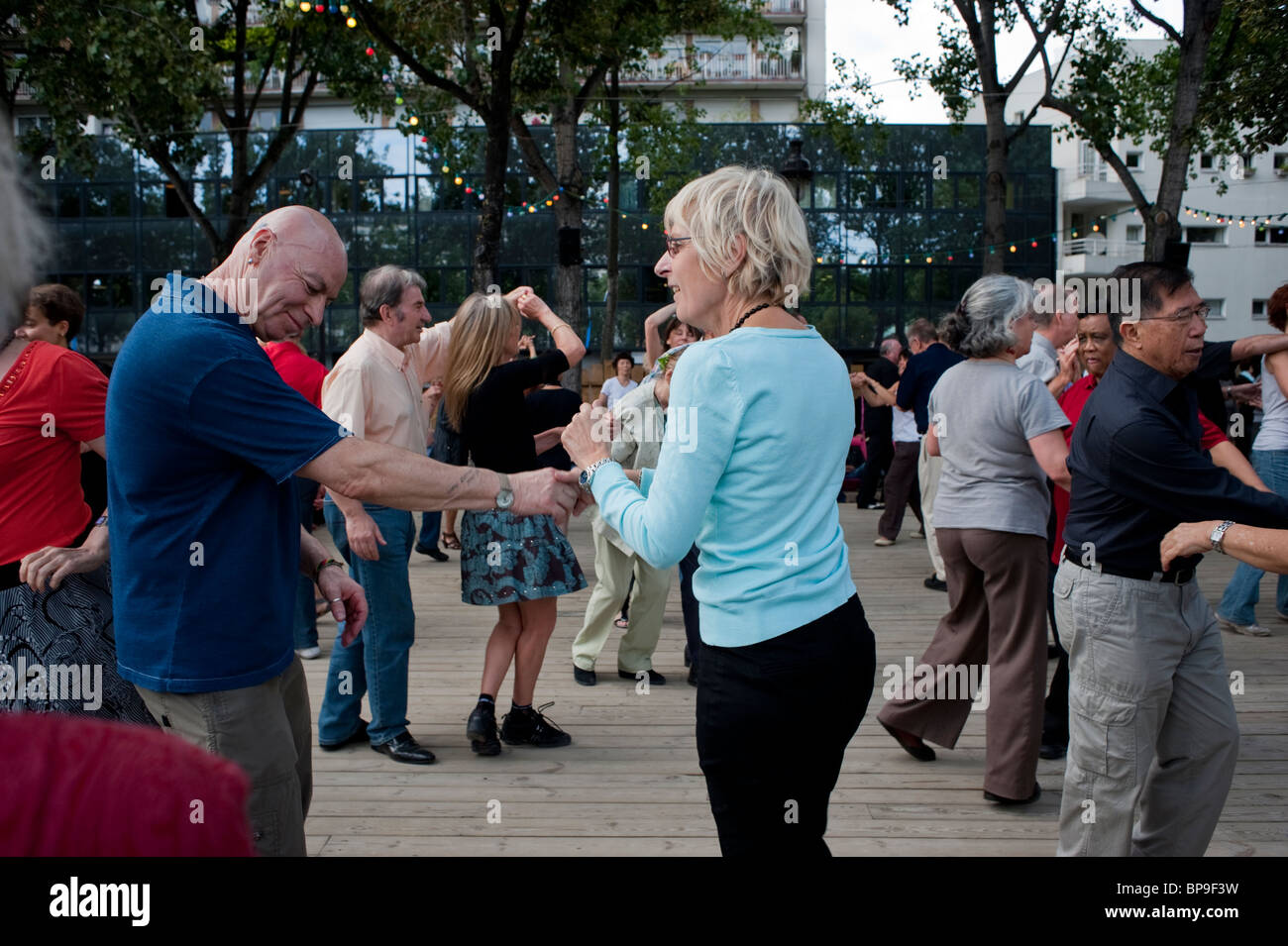 Paris, France, French People, group of seniors dancing, outdoors ...