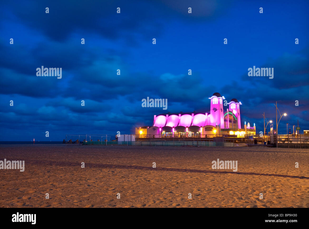 Amusement pier in great yarmouth hi-res stock photography and images ...