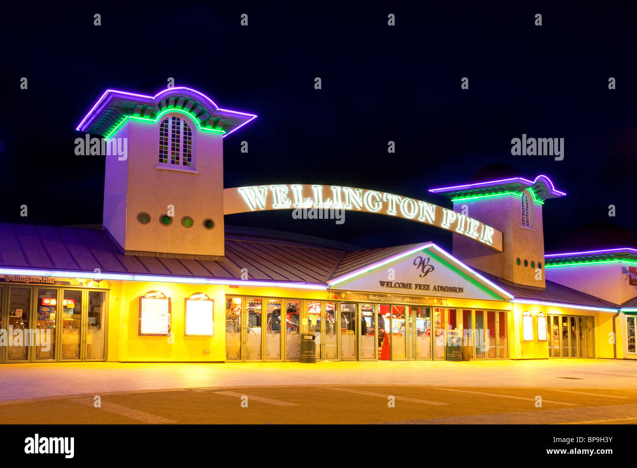 Amusement pier in great yarmouth hi-res stock photography and images ...