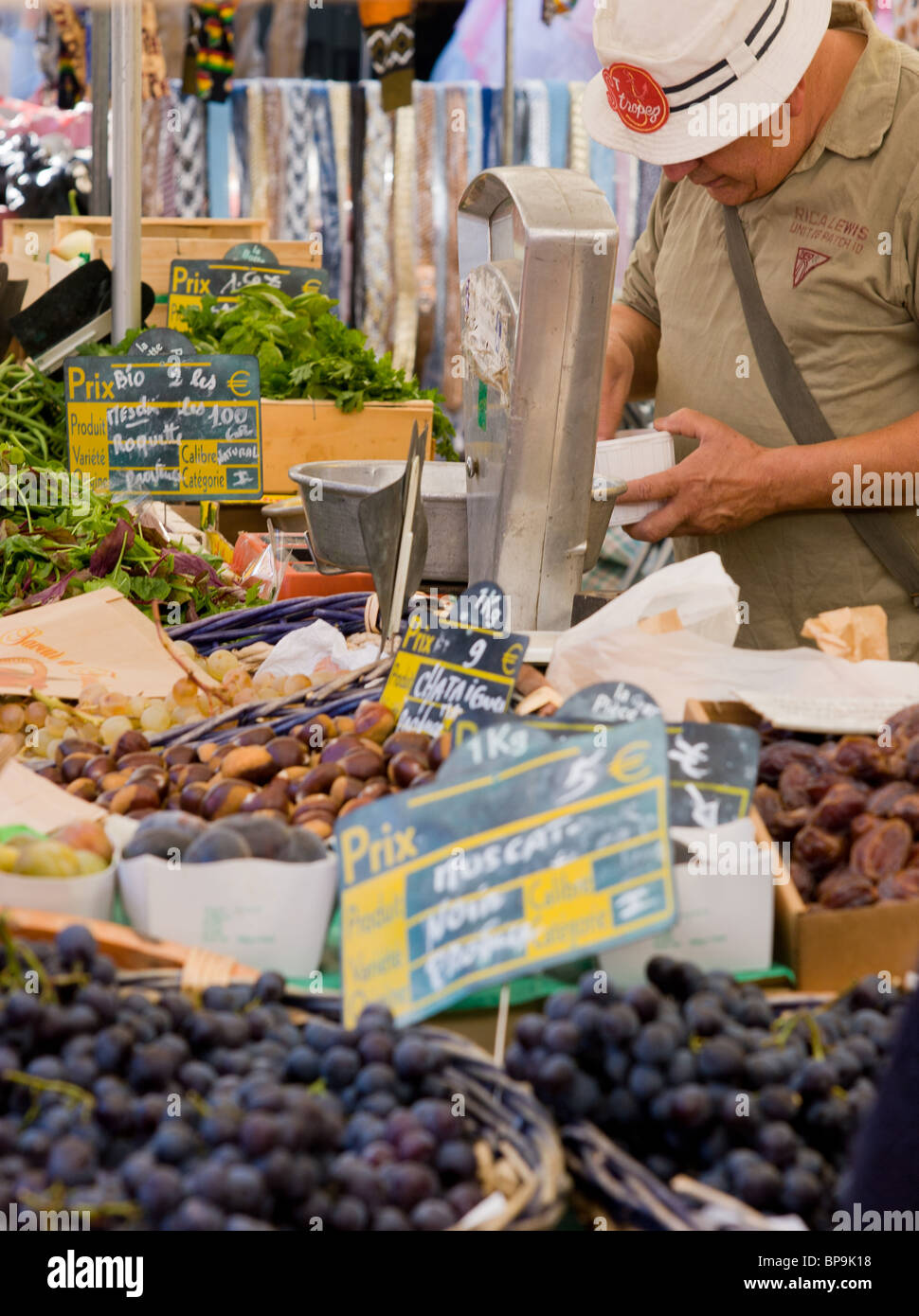 grapes in a basket on a market stall in France, price in Euros Stock ...