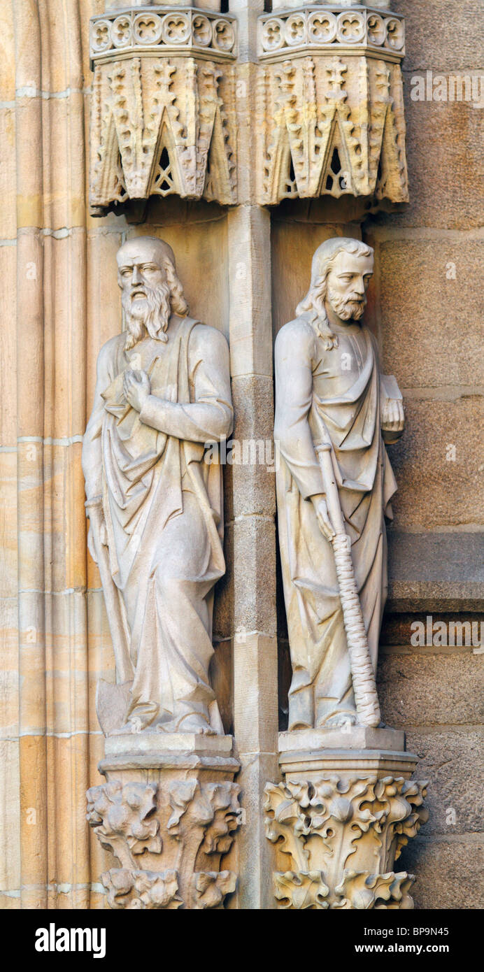 Gothic sculptures hi-res stock photography and images - Alamy