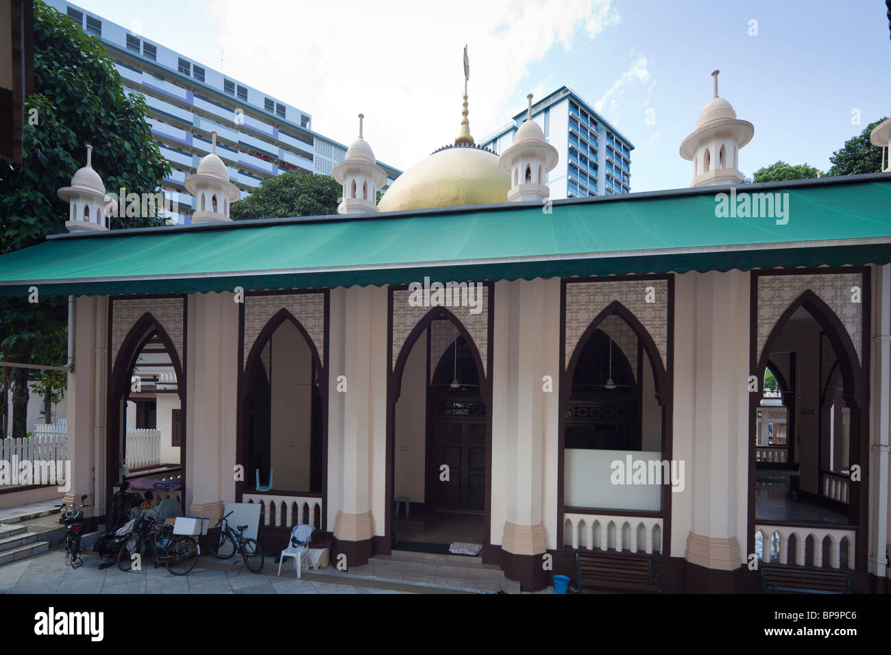 exterior of Hajjah Fatimah mosque, Singapore Stock Photo - Alamy
