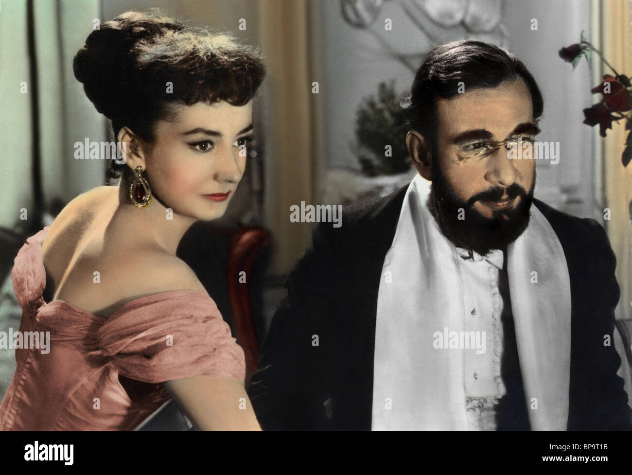 SUZANNE FLON, JOSE FERRER, MOULIN ROUGE, 1952 Stock Photo - Alamy