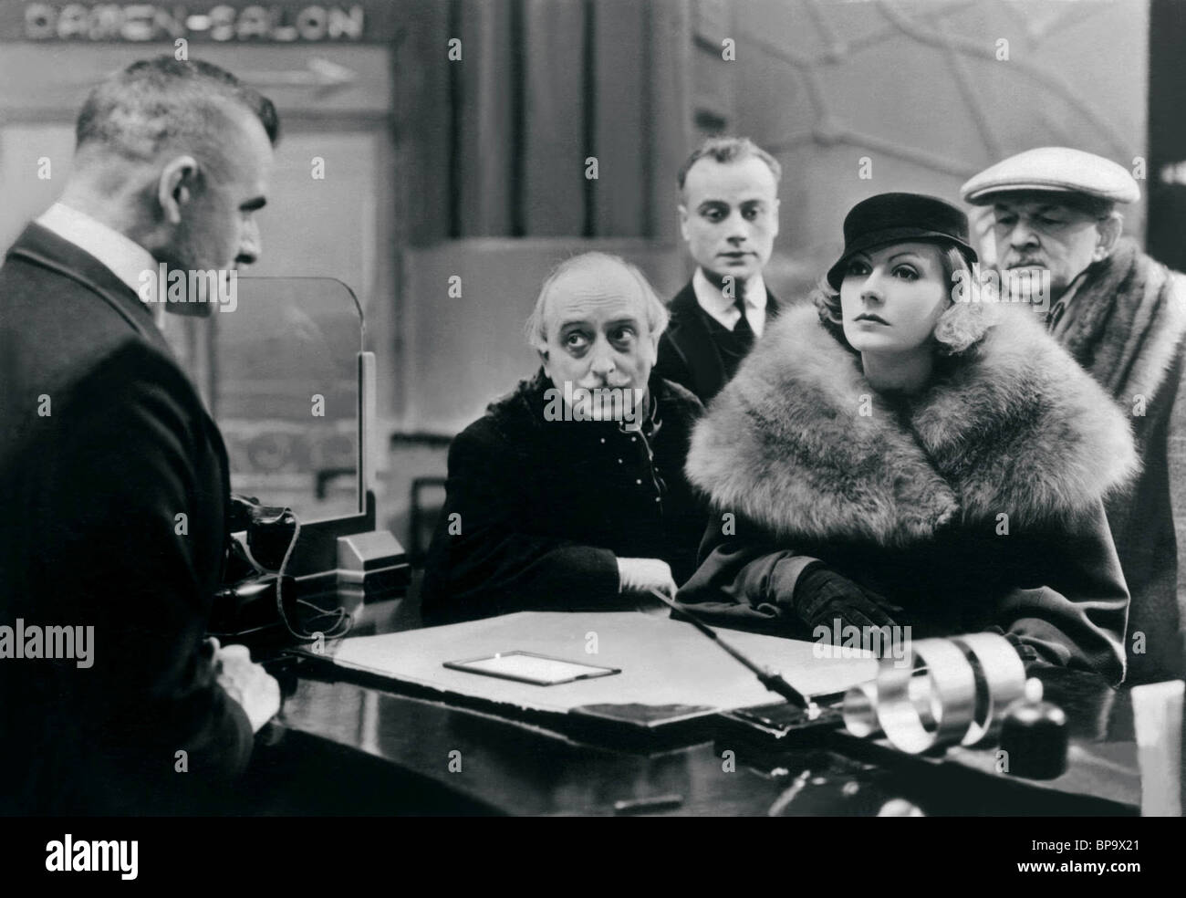 GRETA GARBO, WALLACE BEERY, GRAND HOTEL, 1932 Stock Photo - Alamy