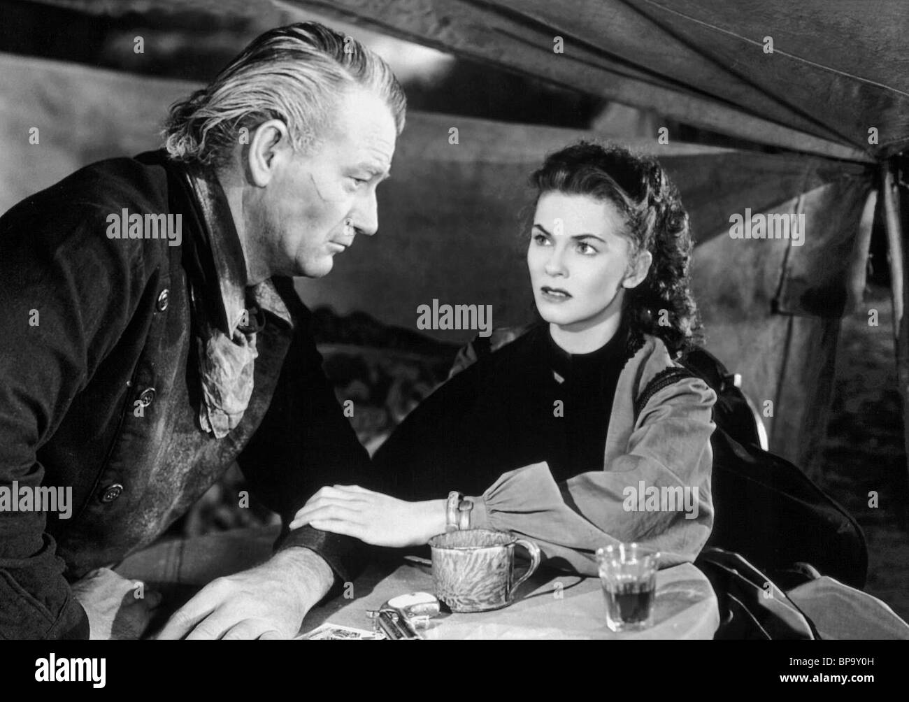 JOHN WAYNE, JOANNE DRU, RED RIVER, 1948 Stock Photo - Alamy