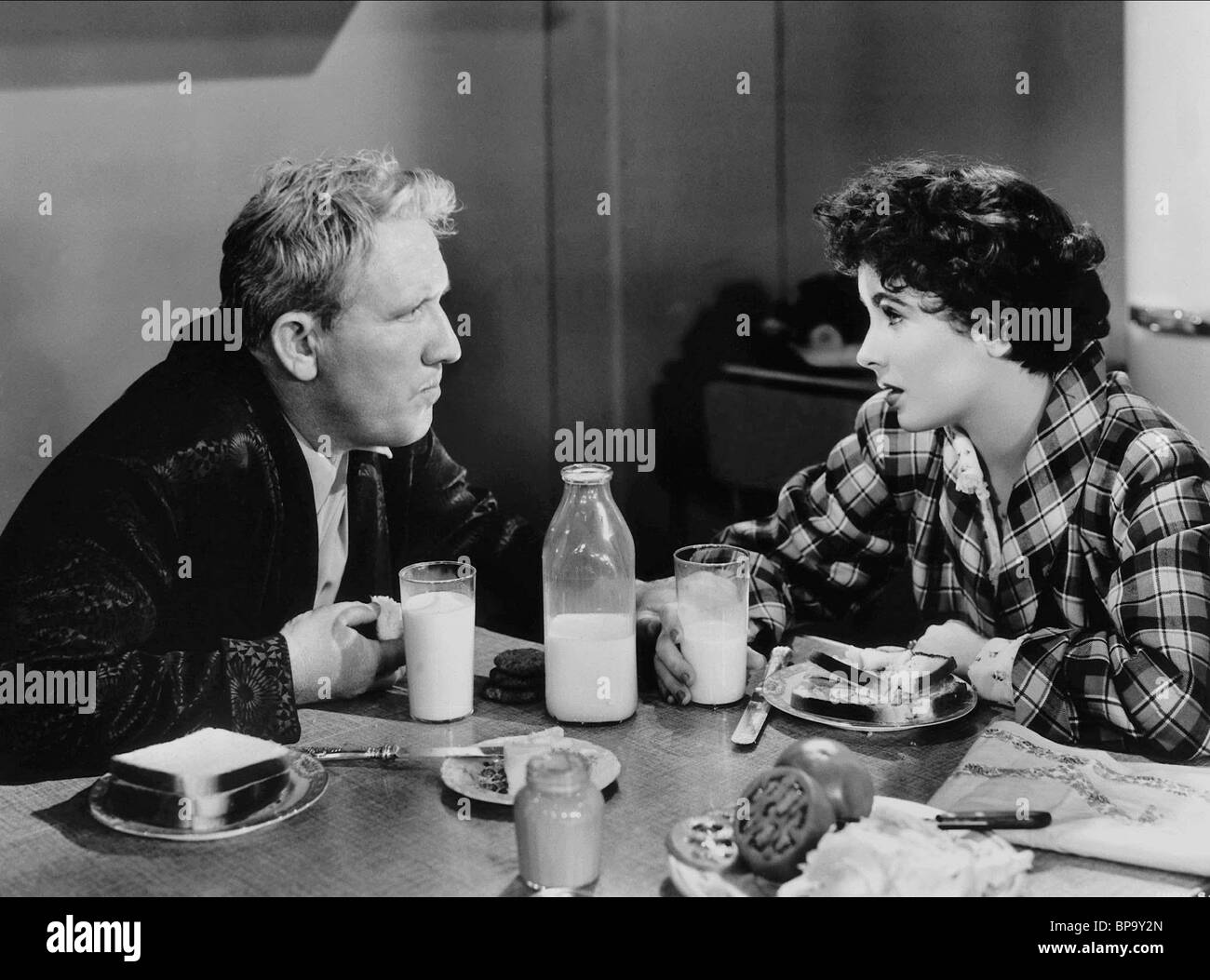 SPENCER TRACY, ELIZABETH TAYLOR, FATHER OF THE BRIDE, 1950 Stock Photo ...