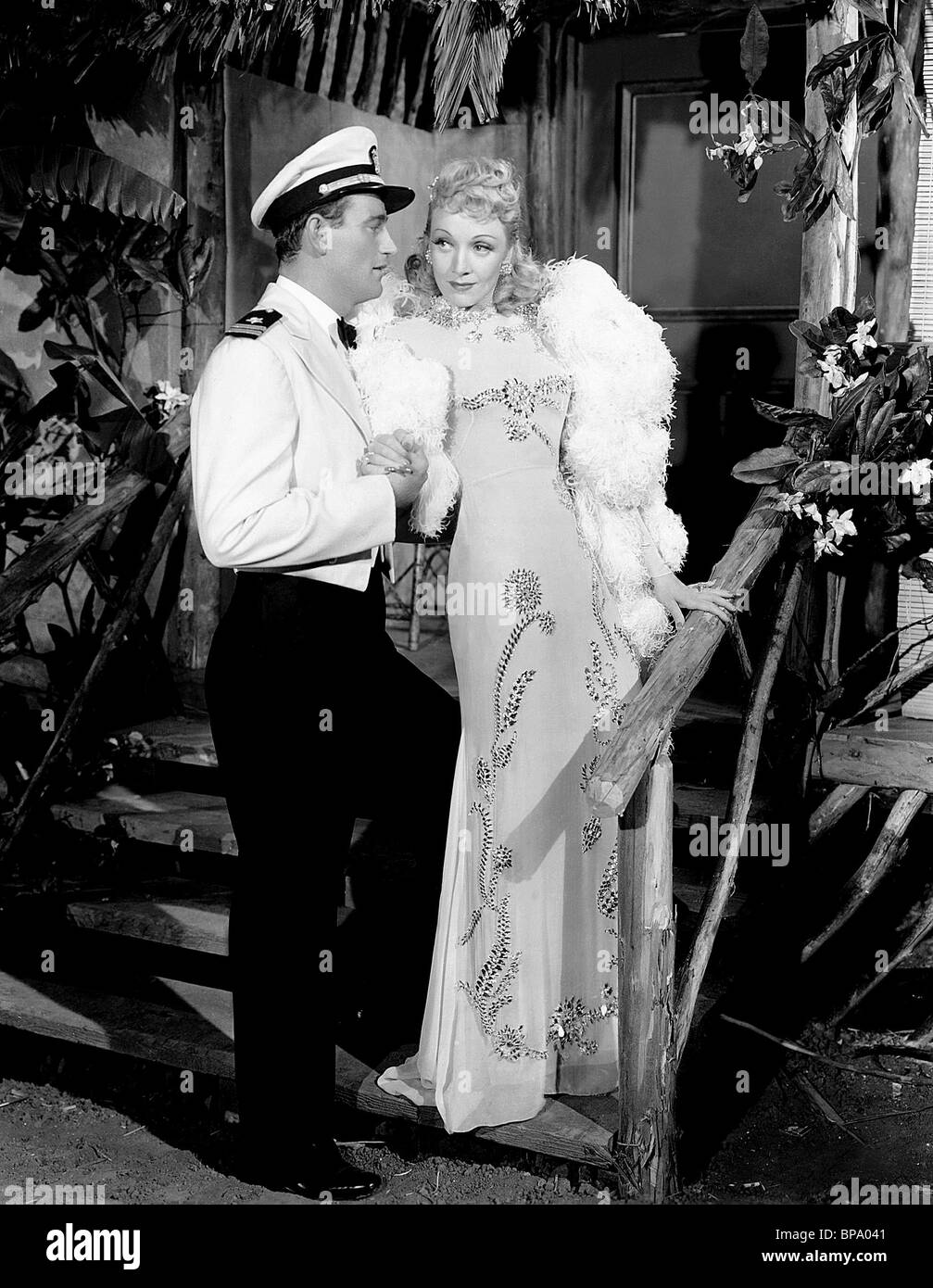 JOHN WAYNE, MARLENE DIETRICH, SEVEN SINNERS, 1940 Stock Photo - Alamy