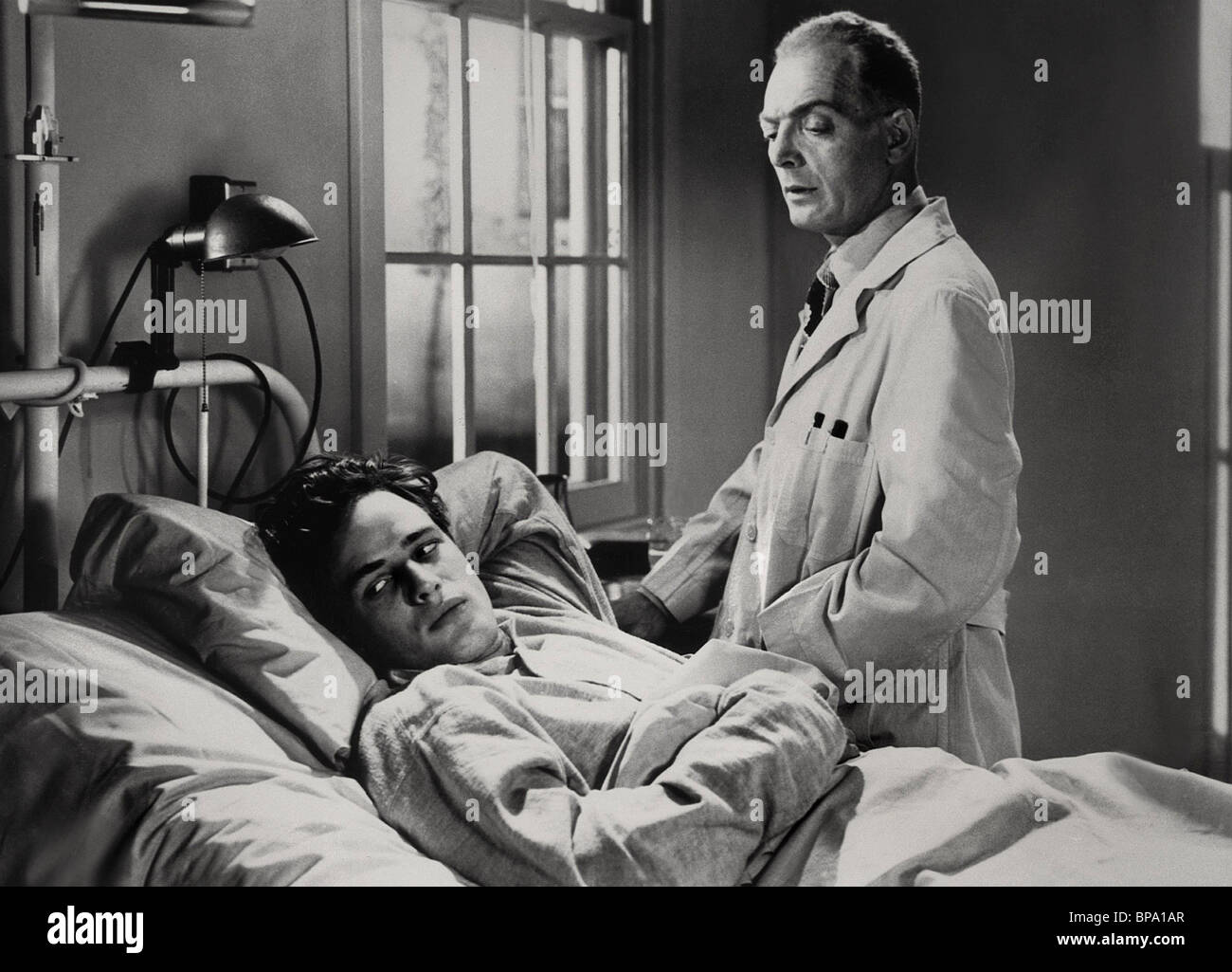 MARLON BRANDO, EVERETT SLOANE, THE MEN, 1950 Stock Photo - Alamy