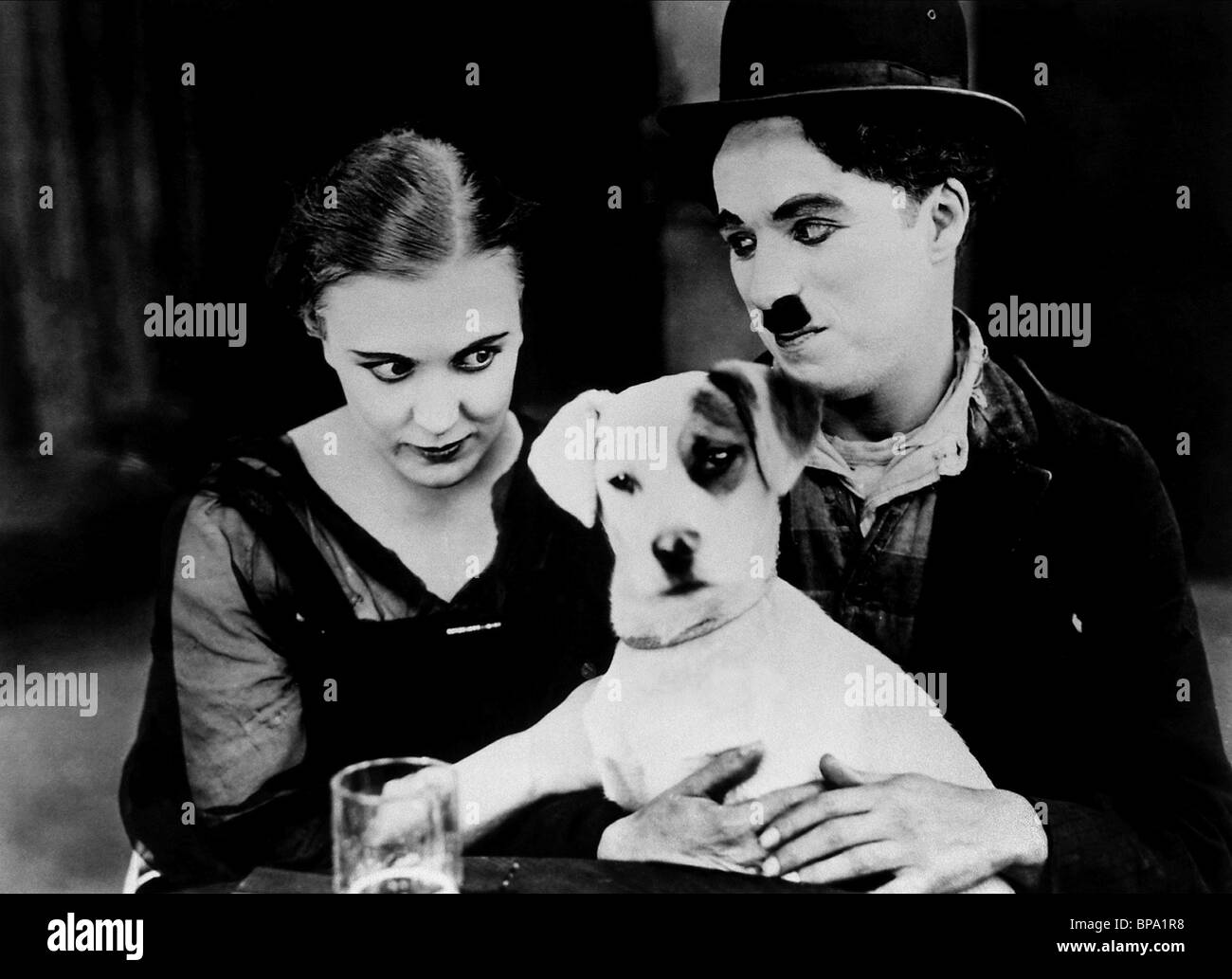 EDNA PURVIANCE, CHARLIE CHAPLIN, A DOG'S LIFE, 1918 Stock Photo - Alamy