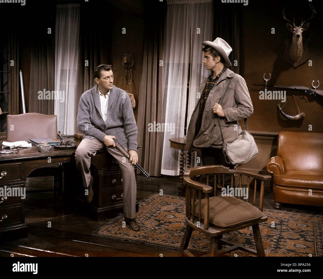 Vincente Minnelli Robert Mitchum High Resolution Stock Photography and ...