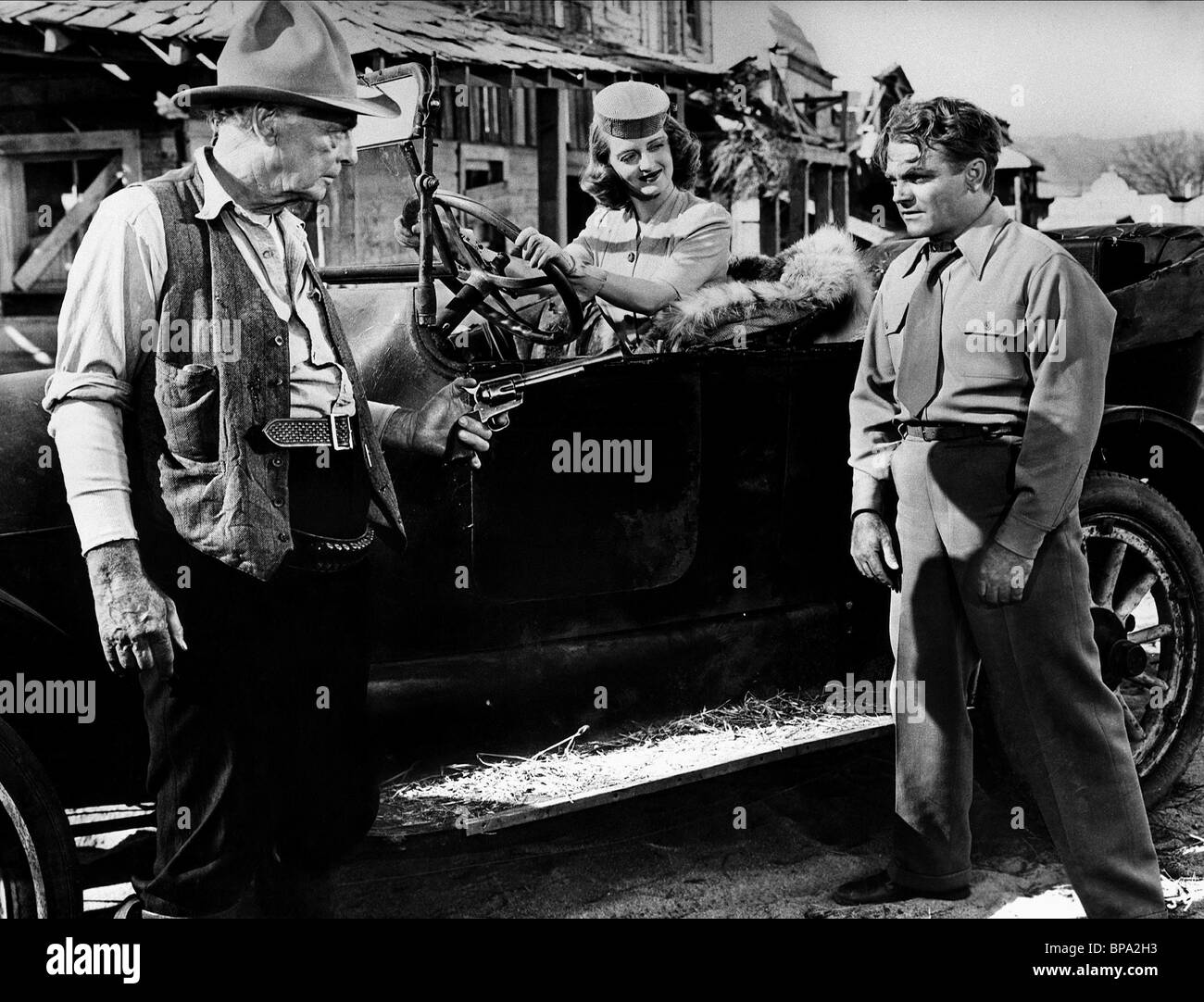HARRY DAVENPORT, BETTE DAVIS, JAMES CAGNEY, THE BRIDE CAME C.O.D., 1941 ...