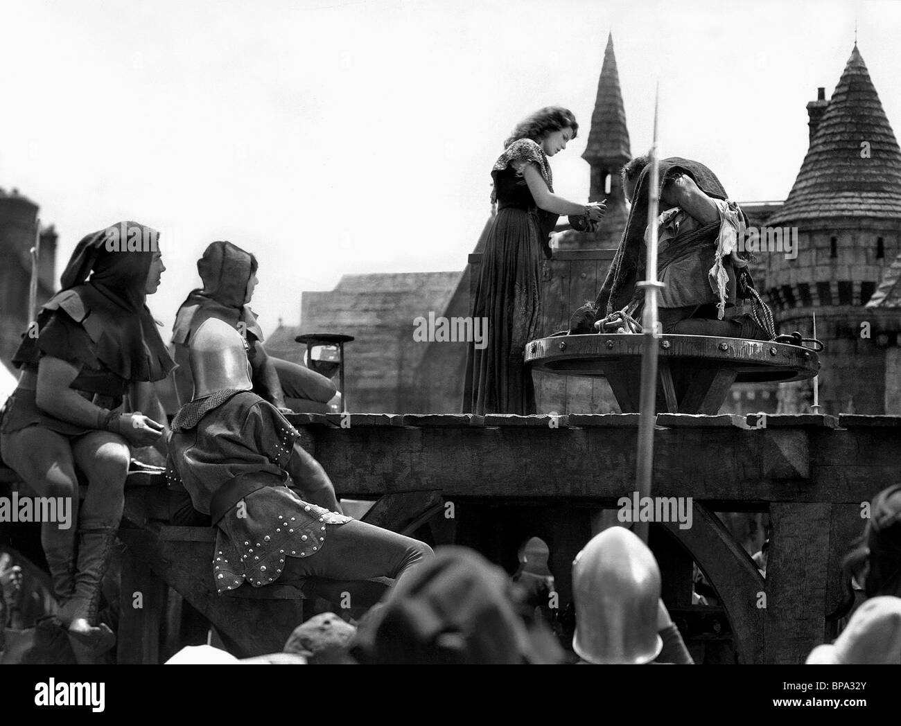 MAUREEN O'HARA CHARLES LAUGHTON THE HUNCHBACK OF NOTRE DAME (1939 Stock ...
