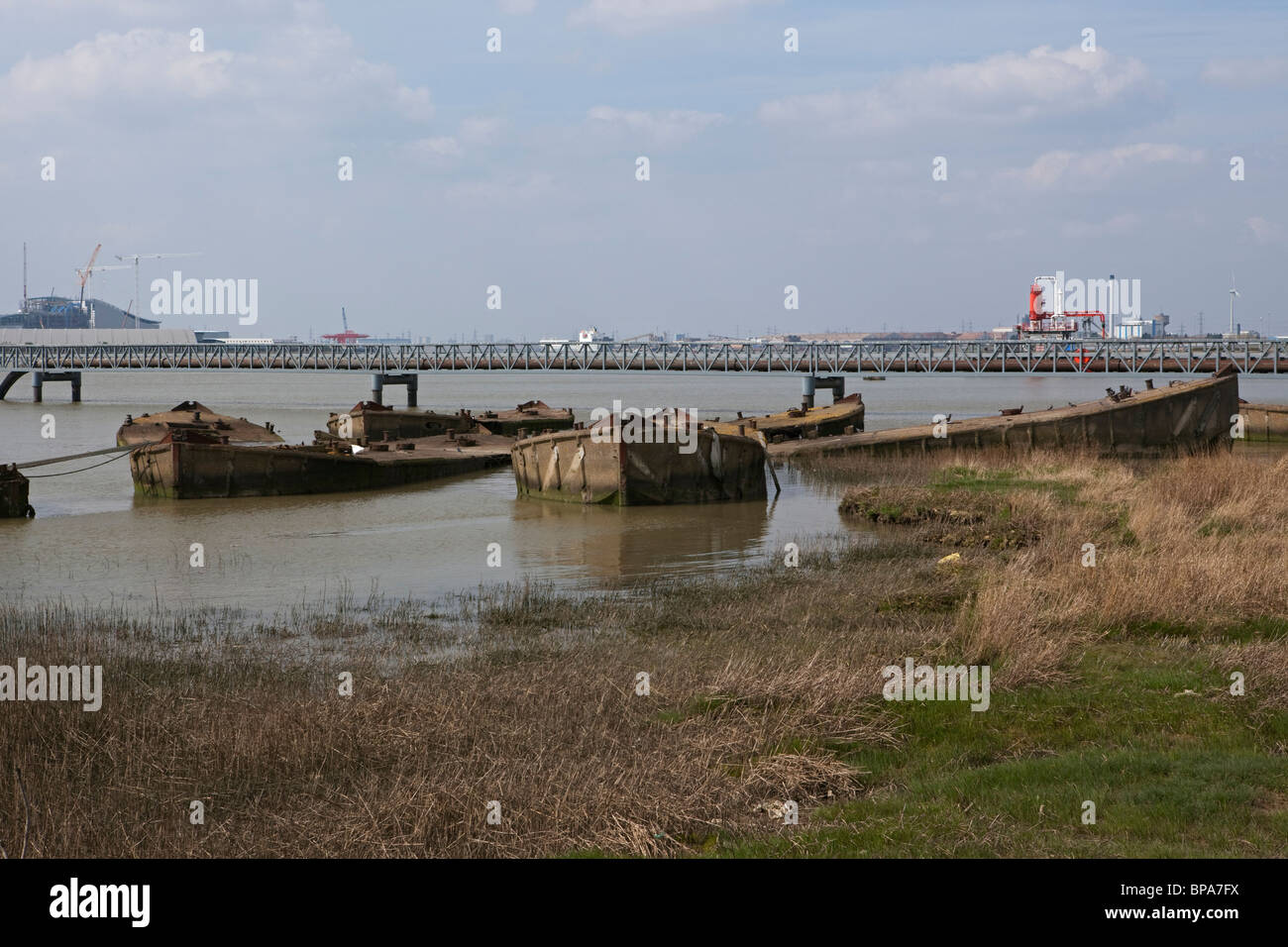 Concrete barges hi-res stock photography and images - Alamy