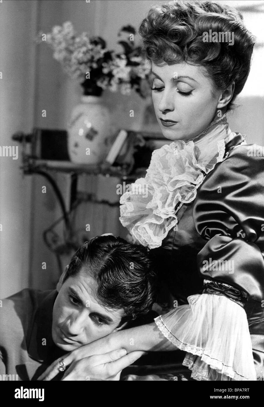 DANIEL GELIN, DANIELLE DARRIEUX, LA RONDE, 1950 Stock Photo - Alamy
