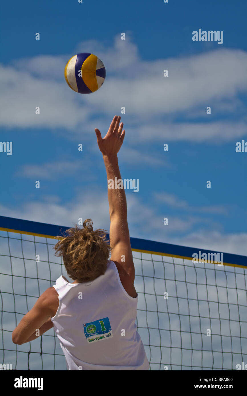 Volleyball player hitting ball hi-res stock photography and images - Alamy