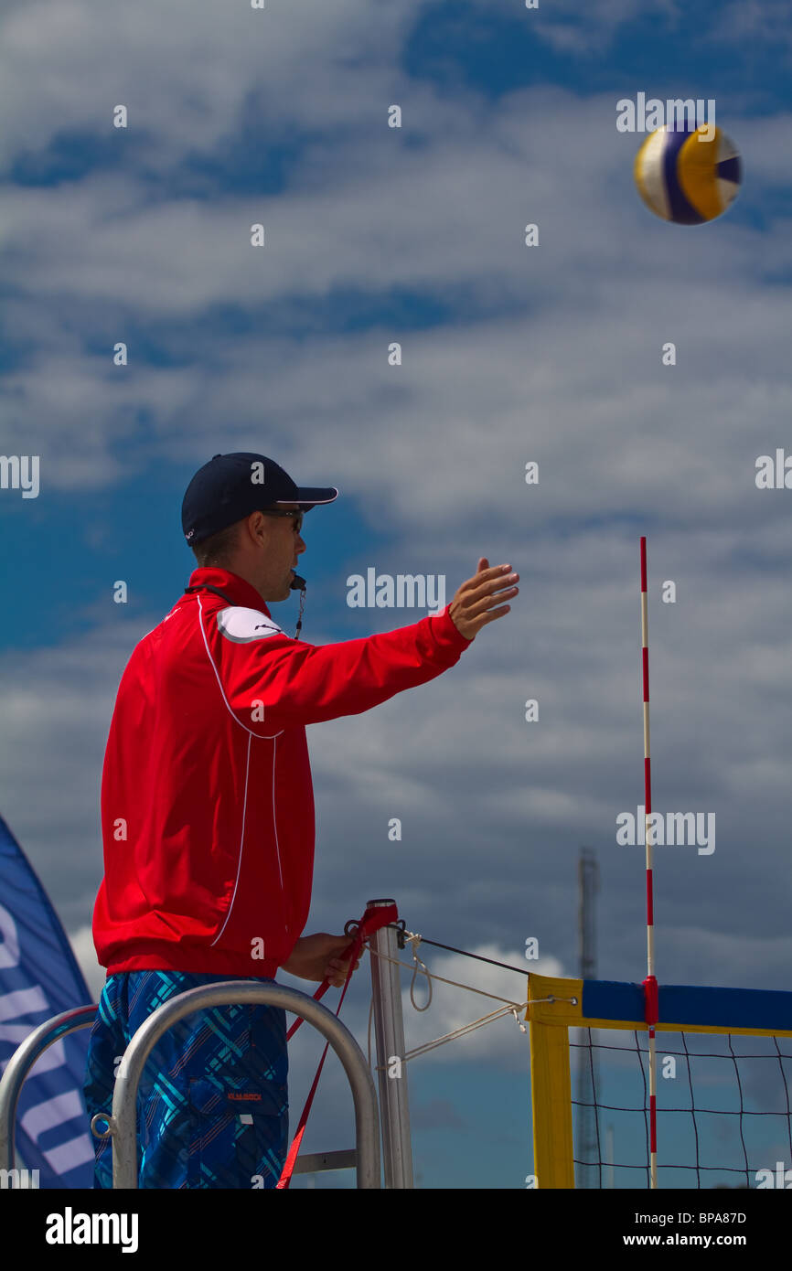 Volleyball referee High Resolution Stock Photography and Images - Alamy