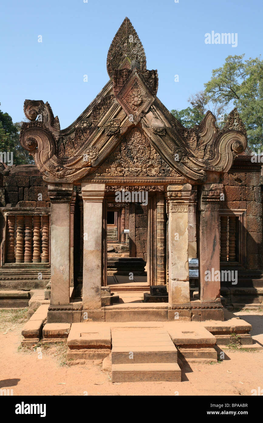Banteay srey temple hi-res stock photography and images - Alamy