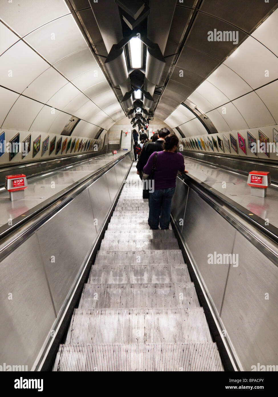 Escalators at london bridge underground station hi-res stock ...