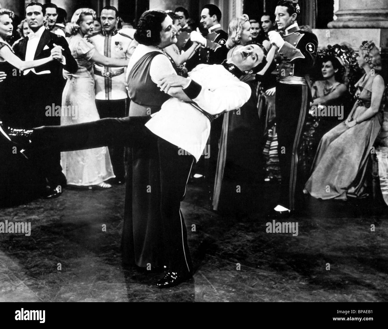 CHARLIE CHAPLIN THE GREAT DICTATOR (1940 Stock Photo - Alamy