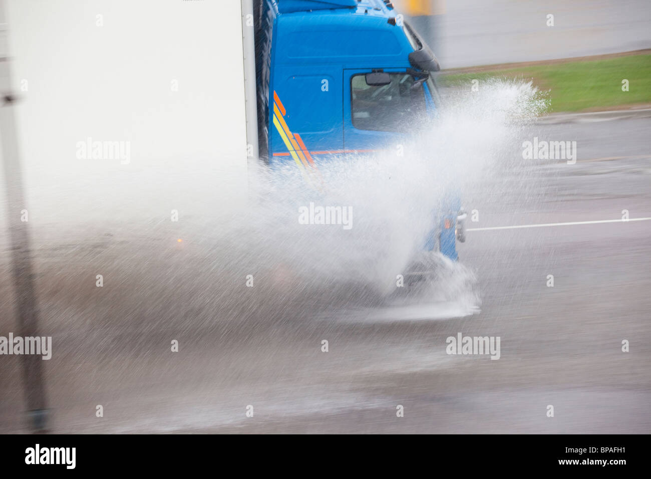 Car diving in pool of water Stock Photo - Alamy