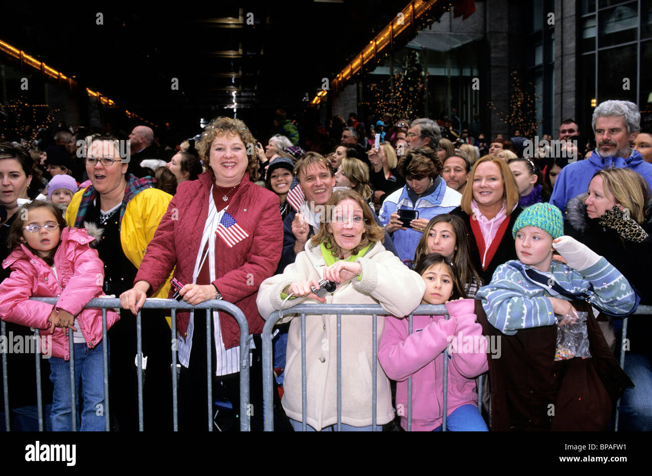 Macy's thanksgiving parade crowd hi-res stock photography and images ...