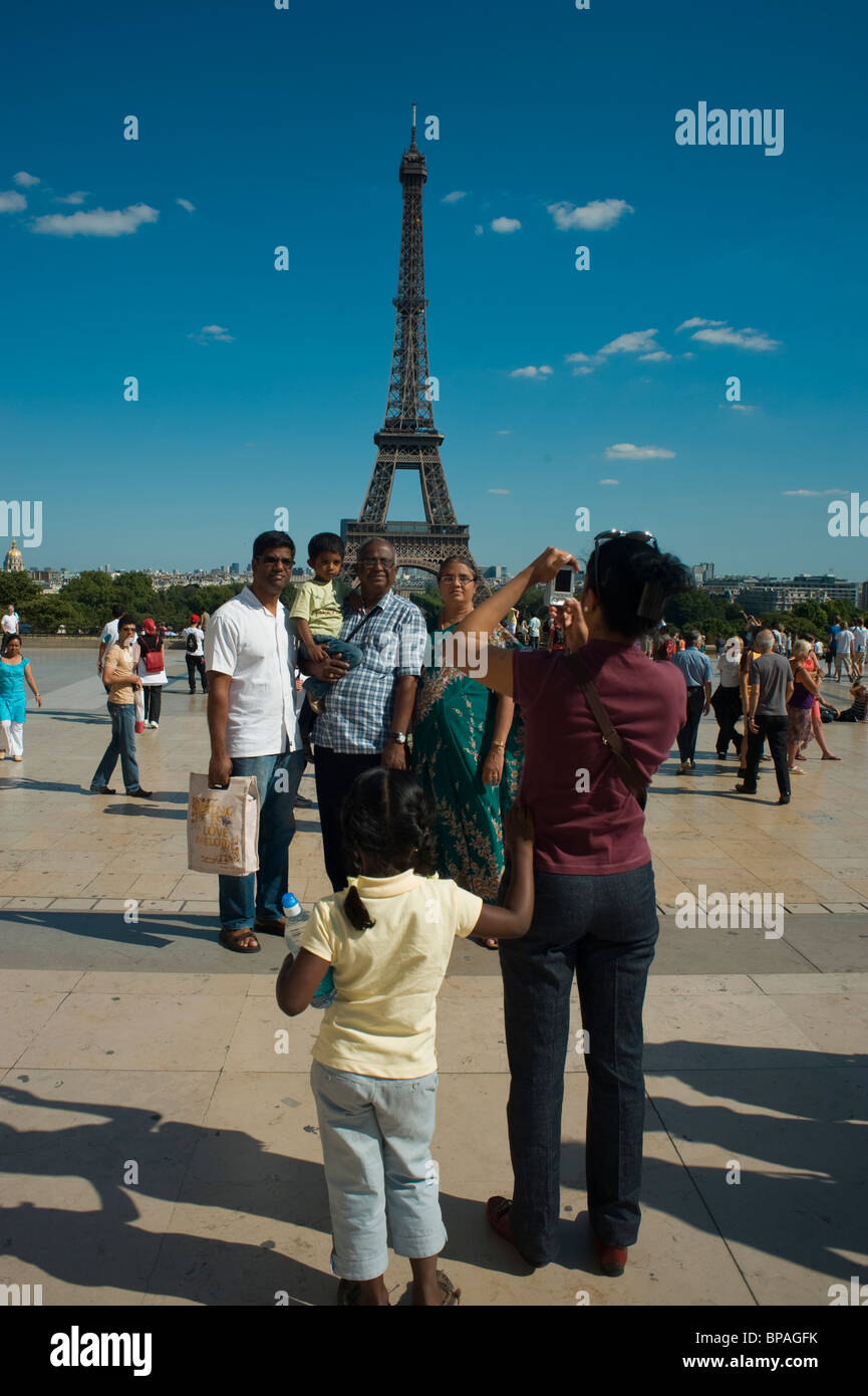 Family vacation paris hi-res stock photography and images - Alamy
