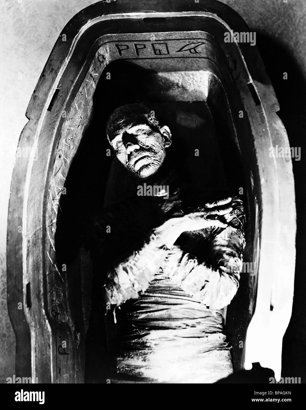 The mummy 1932 boris karloff hi-res stock photography and images - Alamy