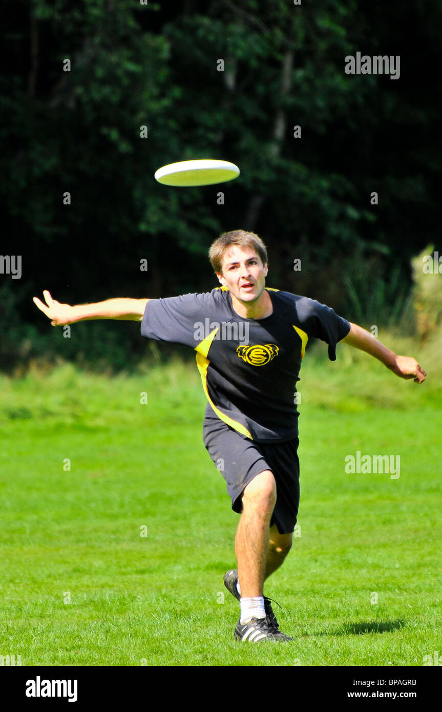 Ultimate frisbee catch hi-res stock photography and images - Alamy