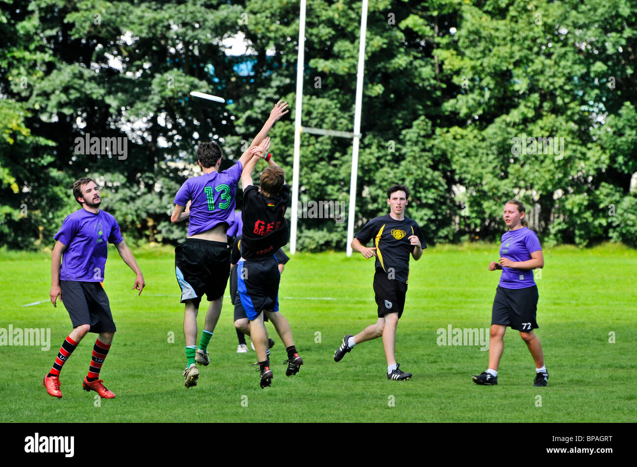 Ultimate frisbee catch hi-res stock photography and images - Alamy