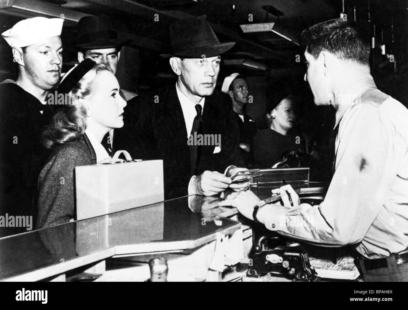 TERESA WRIGHT, JOSEPH COTTEN, THE STEEL TRAP, 1952 Stock Photo - Alamy