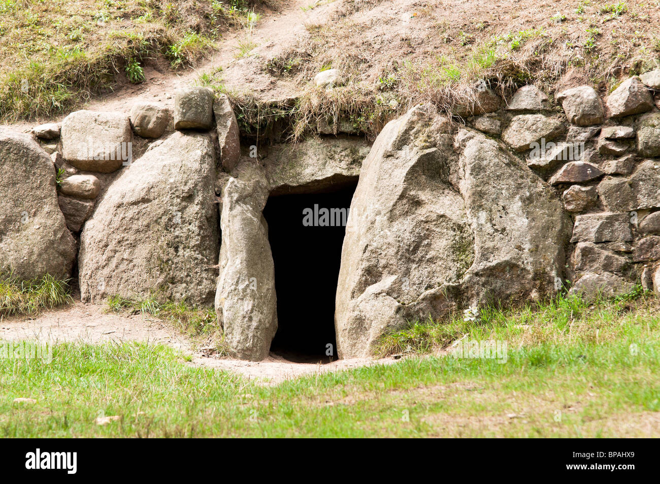 Megalithic prehistoric tomb hi-res stock photography and images - Alamy