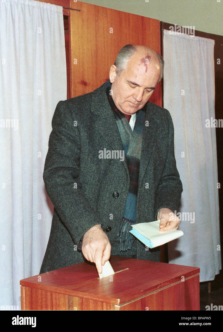 Mikhail Gorbachev 1990 High Resolution Stock Photography and Images - Alamy