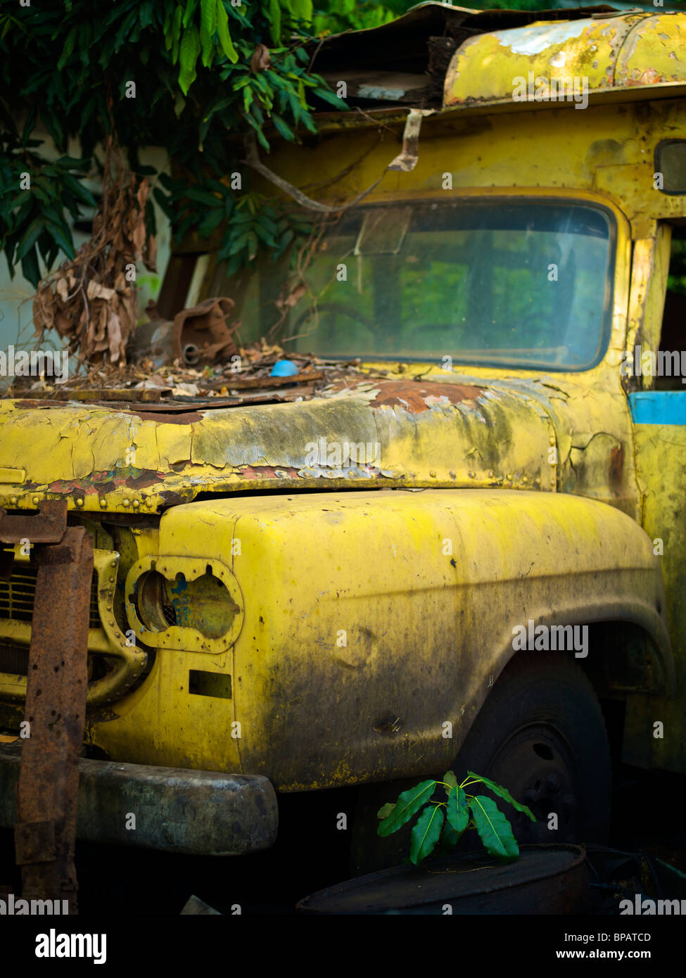Old rusty bus hi-res stock photography and images - Alamy