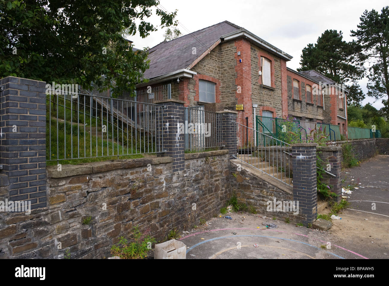 Derelict school building hi-res stock photography and images - Alamy