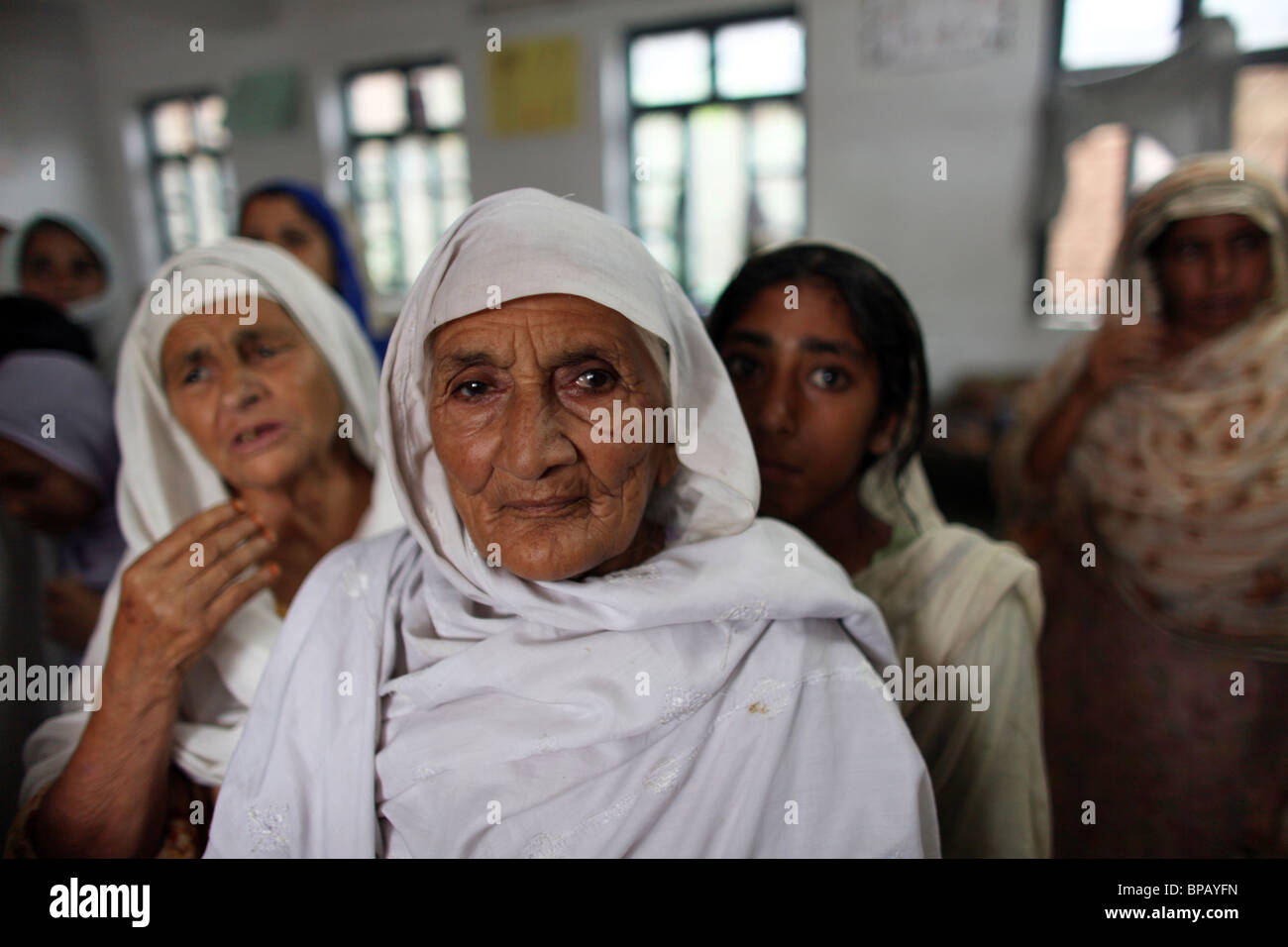 Flood victims in Pakistan receive aid from MSF Stock Photo - Alamy