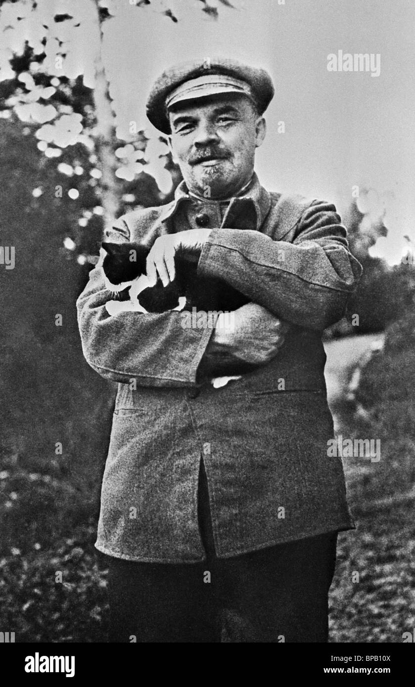 Vladimir Lenin At Gorki Settlement Stock Photos & Vladimir Lenin At ...
