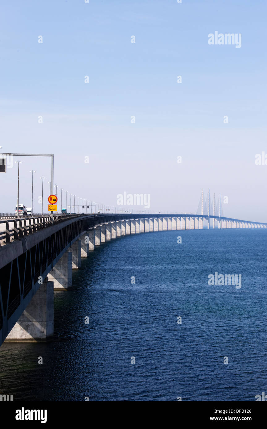 Connect bridge hi-res stock photography and images - Alamy